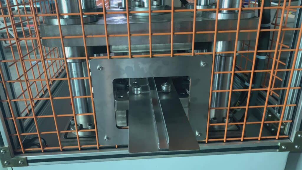 Side Plate Auto Forming Machine -Radiatormachine.com