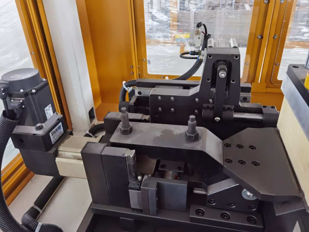 Aluminum Radiator Plastic Tank Crimping/Clinching Machine