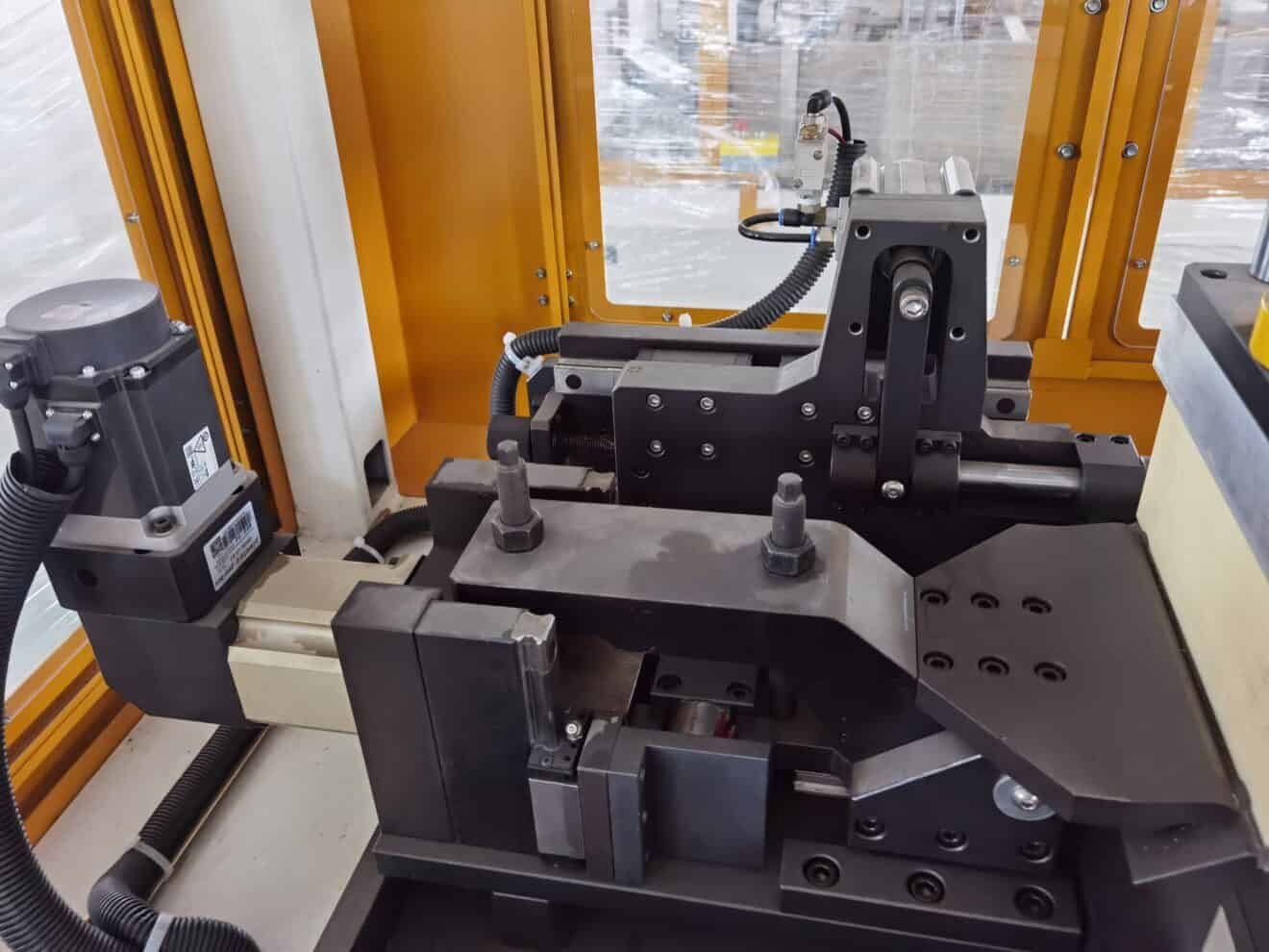 Aluminum Radiator Plastic Tank Crimping/Clinching Machine