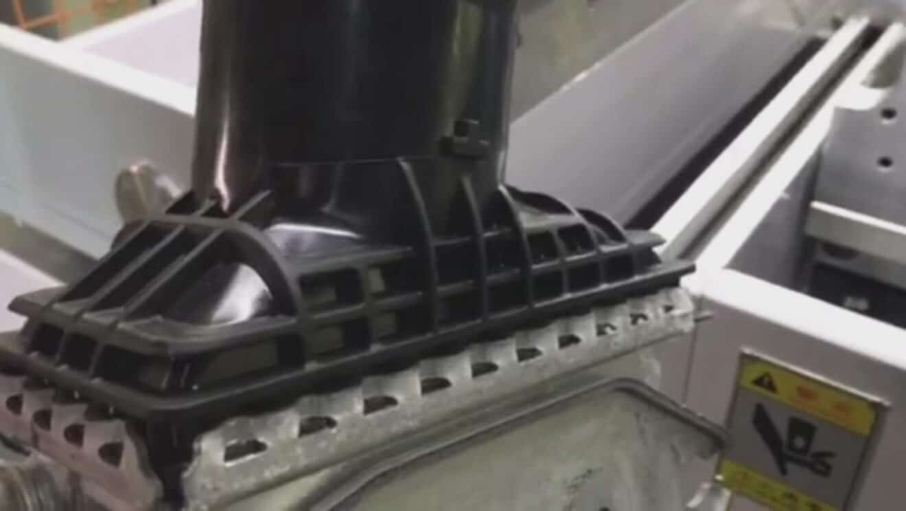 Wavy Aluminum Radiator Plastic Tank Crimping Machine for 4 Sides